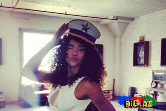 Buda Justin Bieberin yeni model sevgilisi -Fotolar