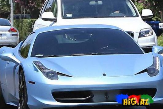 Buda Justin Bieberin yeni model sevgilisi -Fotolar