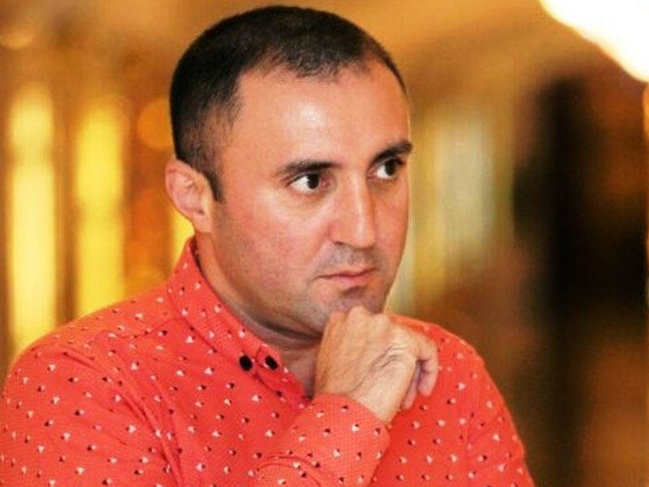 Tanınmış rejissor: "Soyundurub çəkirəm" - VİDEO
