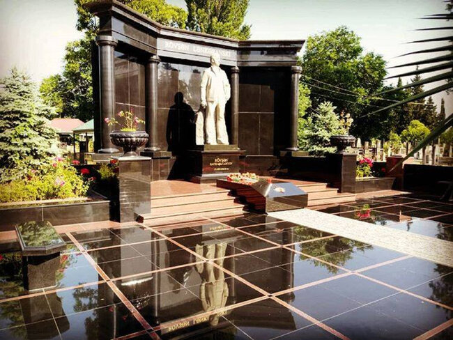 Azərbaycanlı "vor zakon"ların dəbdəbəli məzarları rus mediasında - FOTOLAR