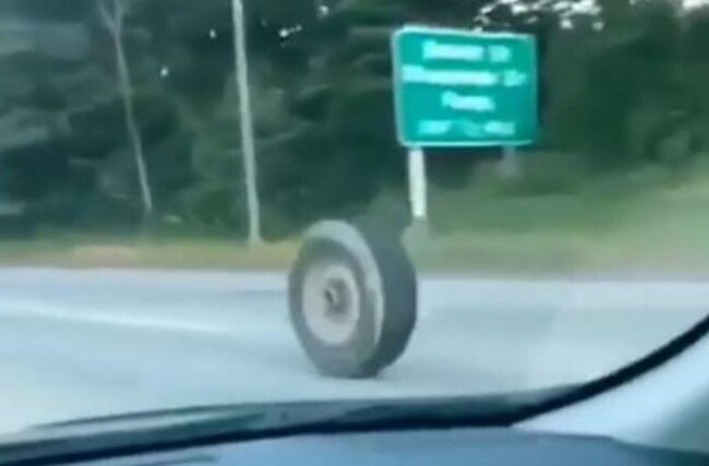 Maşının təkəri çıxdı, əks yolda qəzaya səbəb oldu - ANBAAN VİDEO